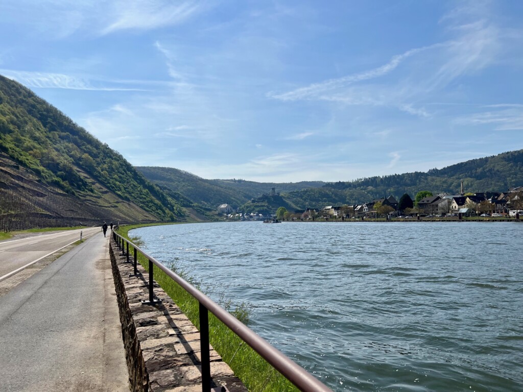Biking on the Mosel Cycle Path from Cochem to Senheim in the Mosel ...